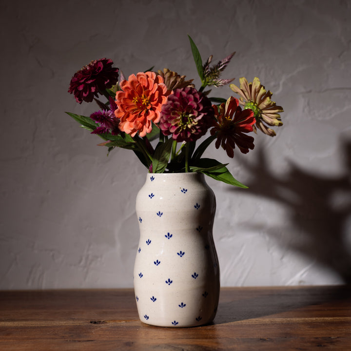 Blue Calico Vase – Cageless Birds